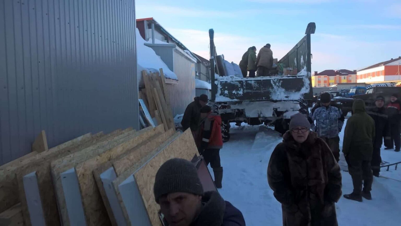 Installing an aethalometer on Bely island, Yamal peninsula Siberia ...